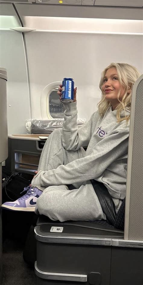 Mcgookin Thinks Shes Soooo Quirky Drinking A Bud Light On A Plane 😍🤭