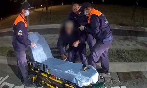 老翁騎車迷航近百里累癱路倒 湖警救援助返家