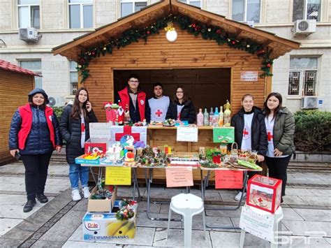 Младежите от БЧК в Силистра с благотворителен базар От деня