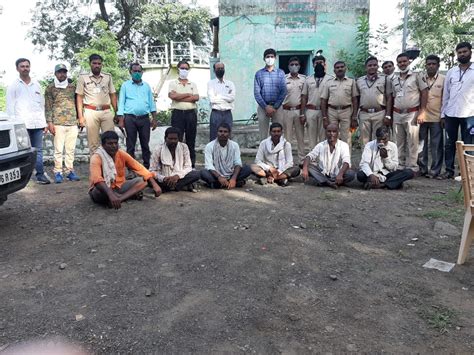 Play9 Marathi नांदेडात अजगर मारून त्याचे फोटो व्हाट्स अँप ग्रुप वर व्हायरल करणे पडले महागात