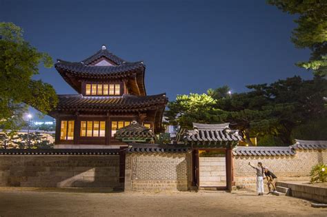 “덕수궁 돌담길 따라 가을 단풍 즐겨볼까” 가을 명소로 꼭 들러야할 서울 여행지