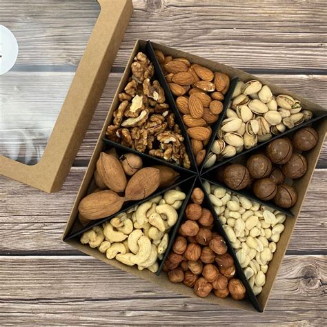 Горіхи сухофрукти подарункові бокси подарунок