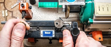 How To Use A Key Cutting Machine