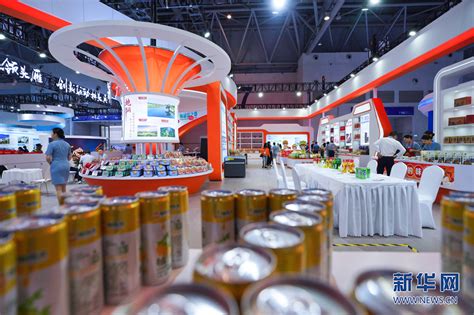 40秒探馆西洽会来西洽会品尝梁平产预制菜