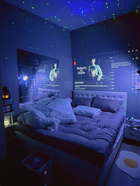 ป้ายยา โปรเจคเตอร์เล่นแอพดูซีรี่ย์ ทำห้องนอนให้เป็นโรงหนัง แกลเลอรี