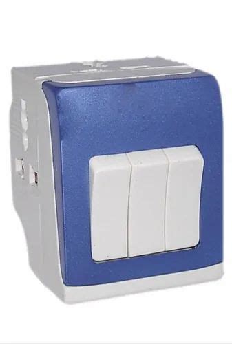 20 4 3 Pin Sockets For Electric Fittings Number Of Sockets 1 At