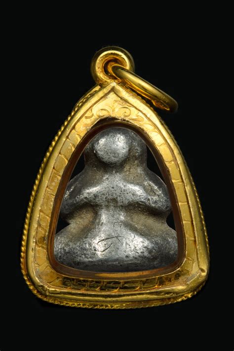 พระปิดตาแขนกว้าง หลวงปู่ศุข วัดปากคลองมะขามเฒ่า สวยหายาก พระเครื่อง พระแท้ Webpra เว็บ พระ คอม