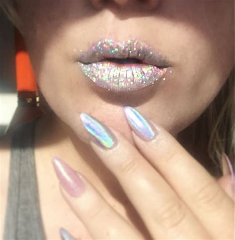 Holographic Lipstick Sparkles As An Autumn Makeup Trend Beauty