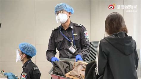 【安宸的安检日记】机场安检口的开机员、开包员都在忙啥，安检环节的行李复检究竟在查啥？戳视频了解下↓↓↓生活生活技巧好看视频