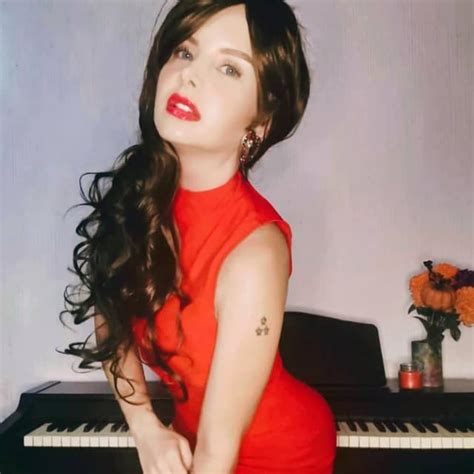 Fernanda Malo Actriz De Rebelde Y Sus Drásticas Transformaciones Rubia Con Pelo Corto Y