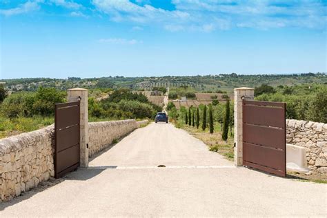 Netina Domus Perillo Custom Vacations