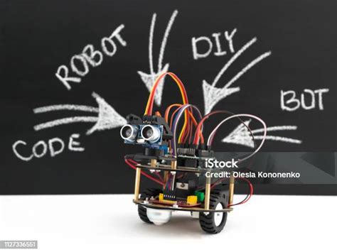 Robot Arduino Foto Stok Unduh Gambar Sekarang Robot Bahasa
