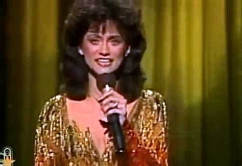 Louise Mandrell 1983 Too Hot To Sleep Country Music Awards