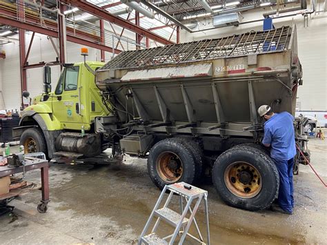 Wsdot East On Twitter Our Two Plow Trucks That Were Hit Earlier This
