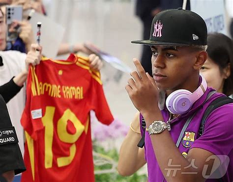 뉴스1 Pick 15년 만에 방한 Fc바르셀로나 인천공항은 들썩들썩