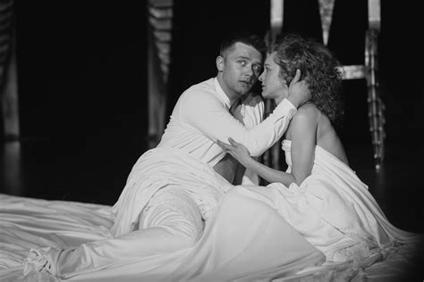 Spectacolul Romeo Si Julieta Cu Marian Olteanu Si Alina Rotaru Poate Fi Vazut Live De Oriunde