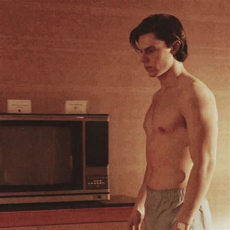 Evan Peters As Stan Bowes In Pose 2018 Evan Peters Evan Peters