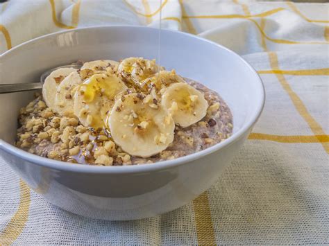 Овесени ядки с орехи и банан