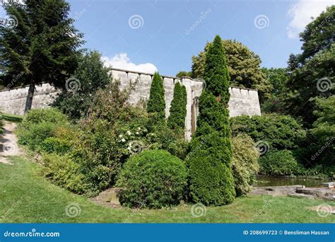 Les Fortifications De Paris Dans Un Parc De Kellermann Image Stock Image Of Nature Extérieur