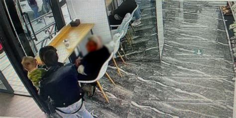 Бага насны хүүхдээ дэлгүүрт орхиж явсан иргэнийг олж шалгаж байна