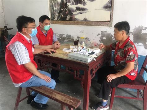 一袭“红马甲” 一片赤诚心 党员风采 丹阳市人民医院
