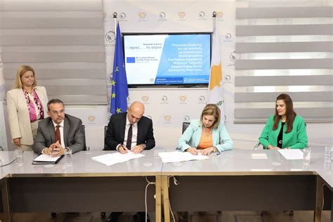Signature Of The Contract For The Development And Implementation Of An Integrated Registry