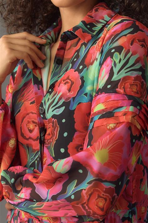 Farm Rio X Anthropologie 플리츠 드롭웨이스트 맥시 드레스 앤트로폴로지 한국 공식 스토어 유니크한 여성 패션 및 라이프스타일 편집샵 200개이상의