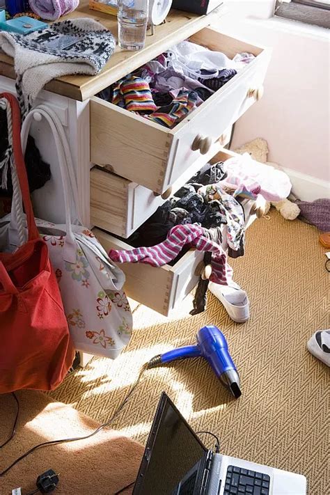 凌乱的房间图片下载