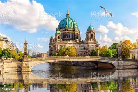 매력적인 대성당 또는 박물관 섬의 베를린 돔 아름다운 여름 전망 베를린 독일 베를린에 대한 스톡 사진 및 기타 이미지 베를린 0명 강 Istock