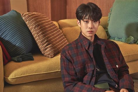 [화보] 최우식 포근한 가을 남자 변신…변화무쌍한 매력 Pickcon