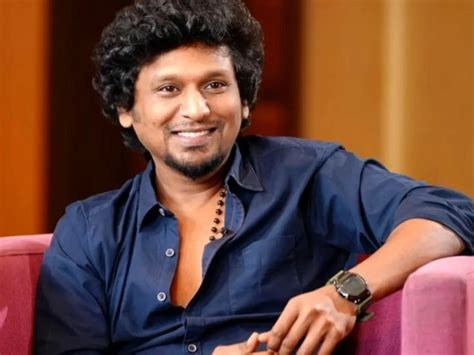 லோகேஷ் கனகராஜை பாராட்டி பரிசு கொடுத்த இயக்குனர்வைரலாகும் புகைப்படம்