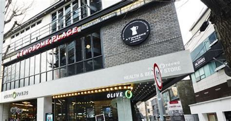 투썸플레이스 일반커피점 탈피 프리미엄 디저트카페로