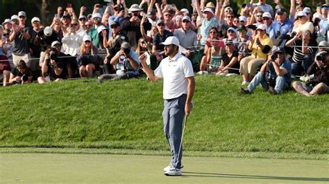 Scottie Scheffler Commits Awkward Trophy Moment After Pga Win