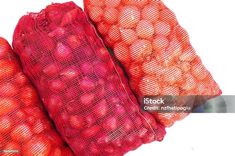 메쉬 가방에 양파의 건조 양파 빨강 보라색과 흰색 양파의 3 종류 개체 그룹에 대한 스톡 사진 및 기타 이미지 개체 그룹 건강한 생활방식 날것 Istock