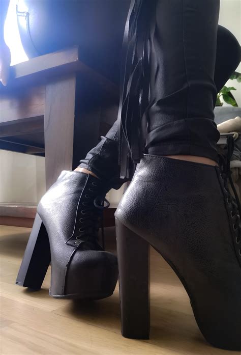 I Want To See You Under My Soles Scrolller
