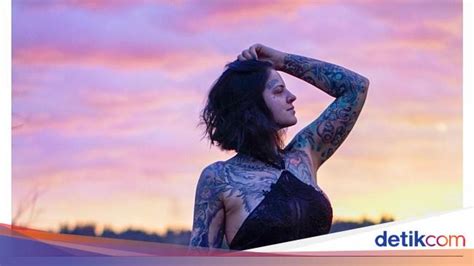 Potret Heidi Model Yang Raup Rp 1 7 M Per Tahun Dari Pamer Foto Bertato