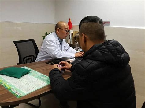 有胃病不能吃生蒜？医生郑重提醒：不想胃病变胃癌，这几物少碰！
