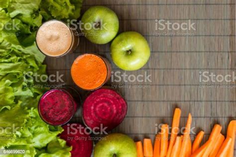 다른 신선한 주스의 유리 3입니다 회색 나무 배경에 사탕 무 우 당근 사과 주스 0명에 대한 스톡 사진 및 기타 이미지 0명 건강한 식생활 과일 Istock