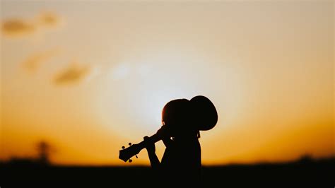 Download Wallpaper 2048x1152 Silhouette Dark Guitarist Guitar