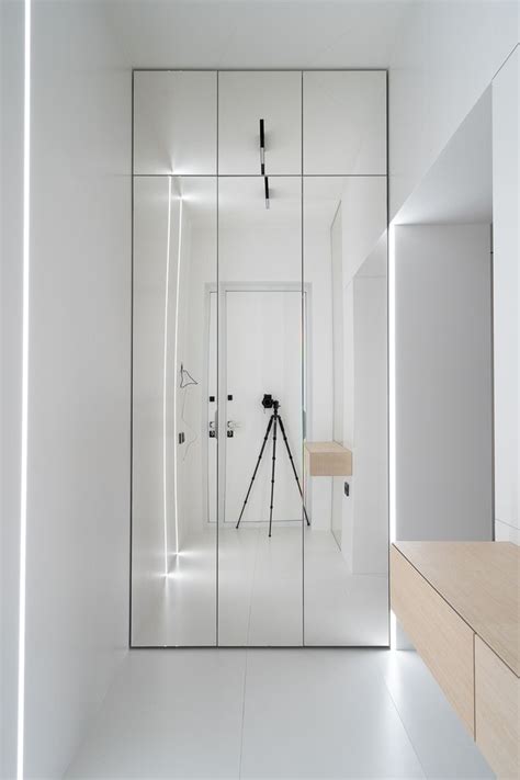 Зеркальный шкаф в прихожую от Interierno Ходячий шкаф Шкаф на заказ Шкаф в прихожей