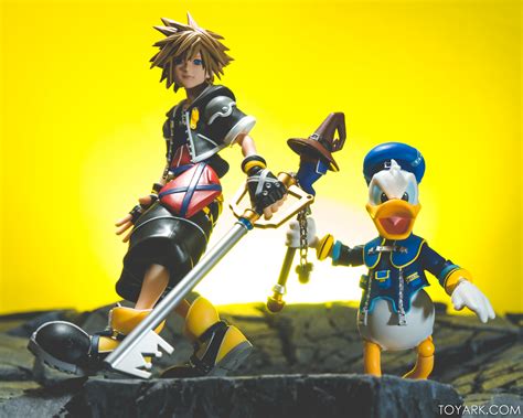 Sh Figuarts Donald Duck And Sora From Kingdom Hearts In Hand The