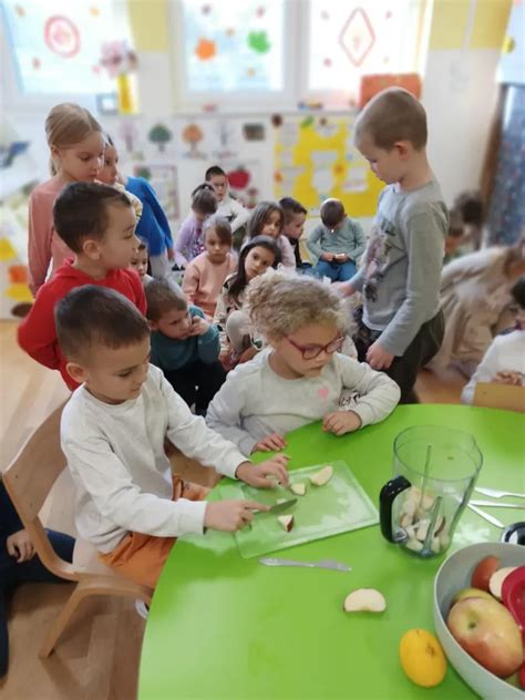 Jabuko Jabučice Lijepa I Rumena Dječji Vrtić Pupoljak Otok
