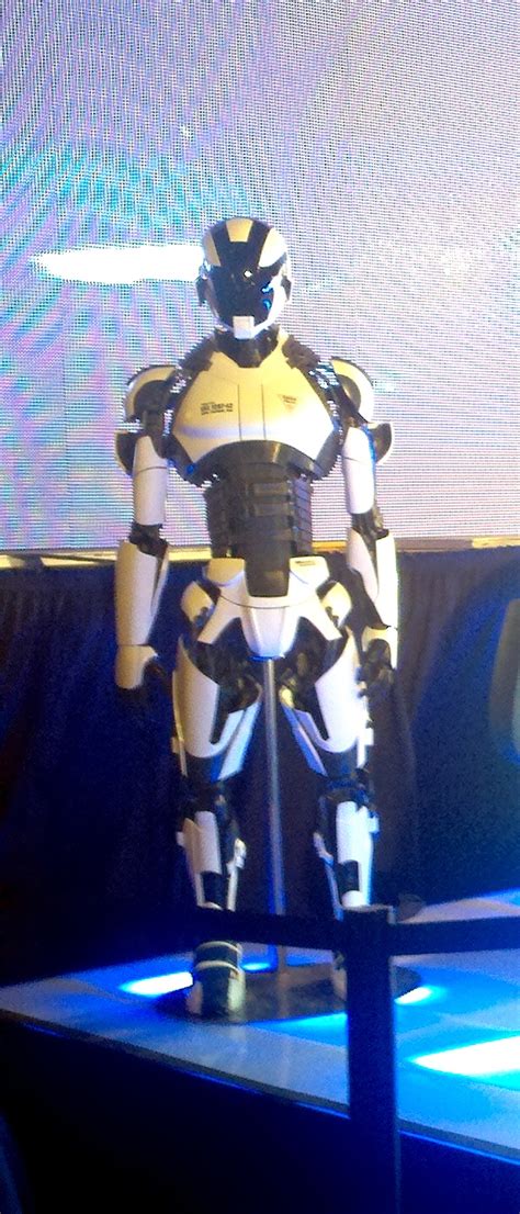 First Look Total Recall 2012 Borg