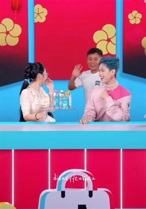 Quang Linh Publicly Kissed A Same Sex Singer In Front Of Thousands Of People Embarrassed And