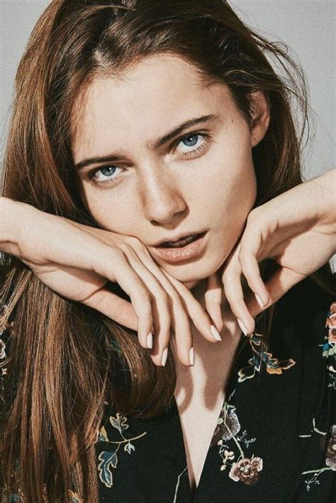 Anastasia R Model Agency Team・evviva｜東京の外国人モデル事務所 ティーム・エヴィーバ