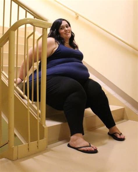 Magic Alexander 1976 Big Booty Beauty Xxl Jaye Sitzt Auf Der Treppe