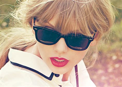 Taylor With Sunglassesglasses Taylor Swift Answers Fanpop