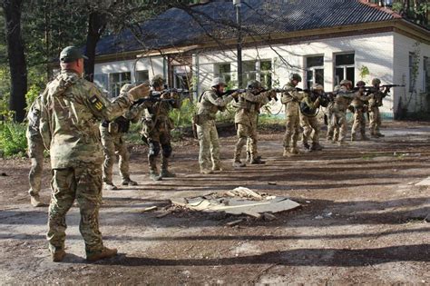 У Дарницькій РДА показали як тренуються добровольці територіальних громад Вечірній Київ
