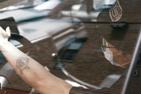 꽃 팔 문신을 가진 남자` · 무료 스톡 사진