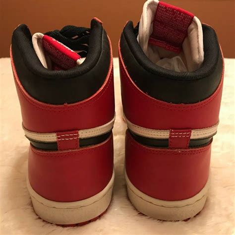 Une Air Jordan 1 Chicago” Estimée à 1 Million De Dollars Le Site De
